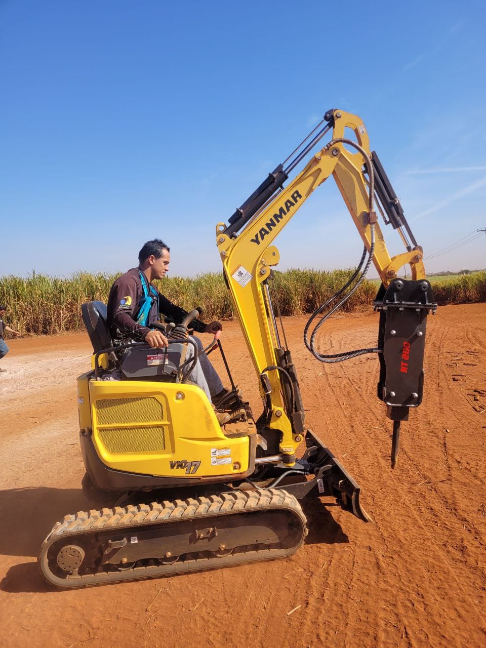 Rompedor 200s - RHK Implementos